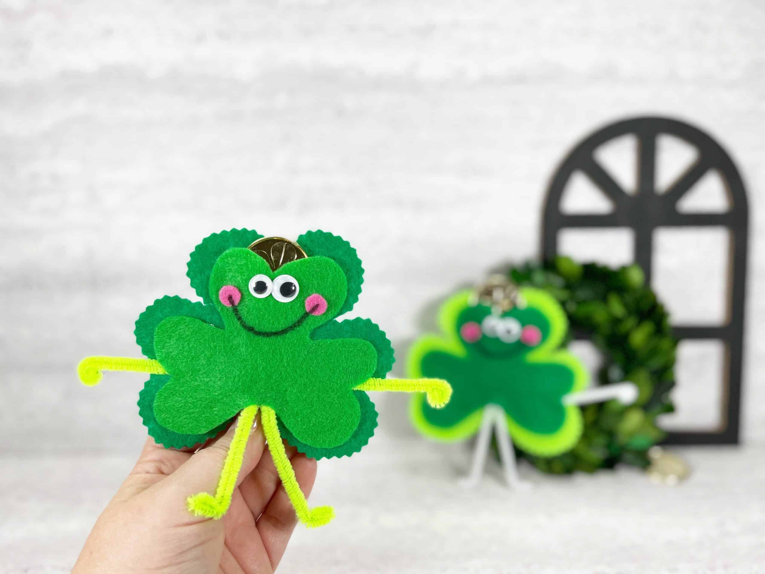 DIY Felt Shamrock Pocket People (Free Pattern) - Single Girl's DIY
