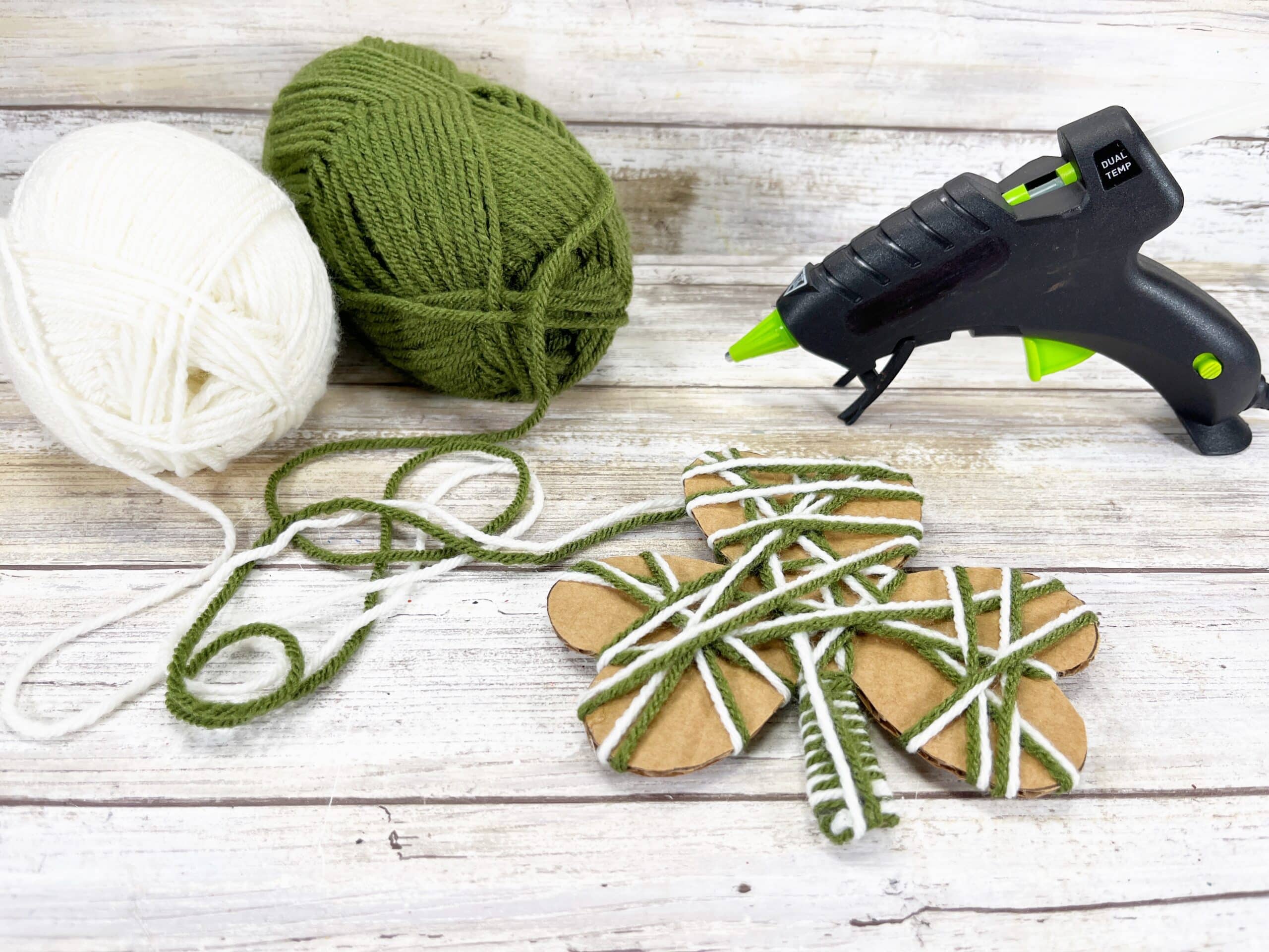 DIY Yarn Wrapped Shamrock Sign - Single Girl's DIY