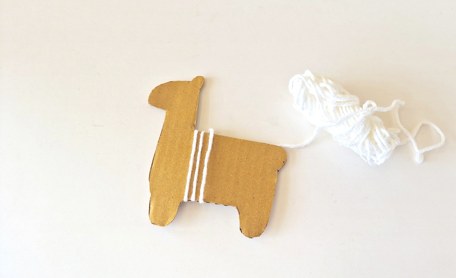 Cardboard llama Weaving Craft - Single Girl's DIY