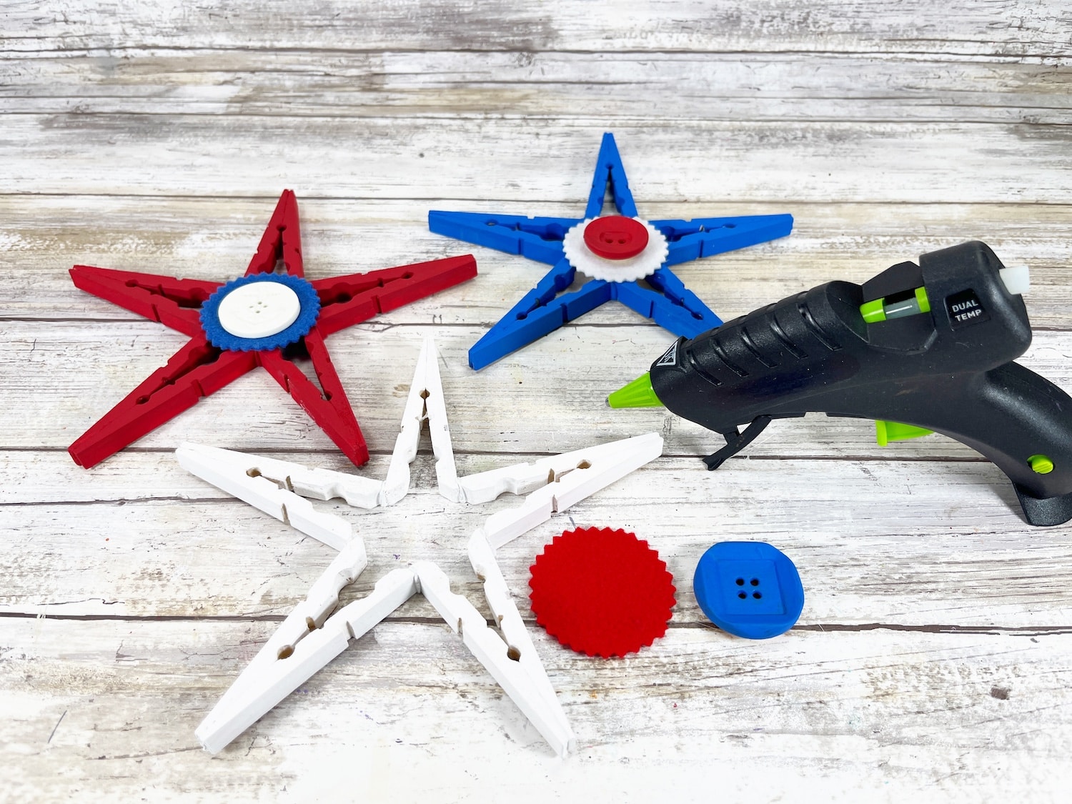 Patriotic Clothespin Stars (Dollar Store DIY) - Single Girl's DIY