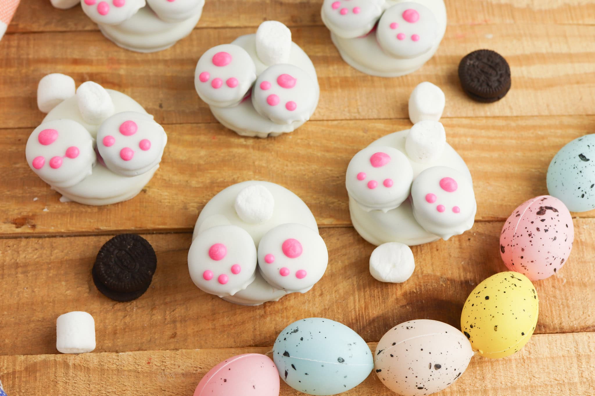 Easter Bunny Tail Cookies No-Bake Recipe (Using Oreos) - Single Girl's DIY